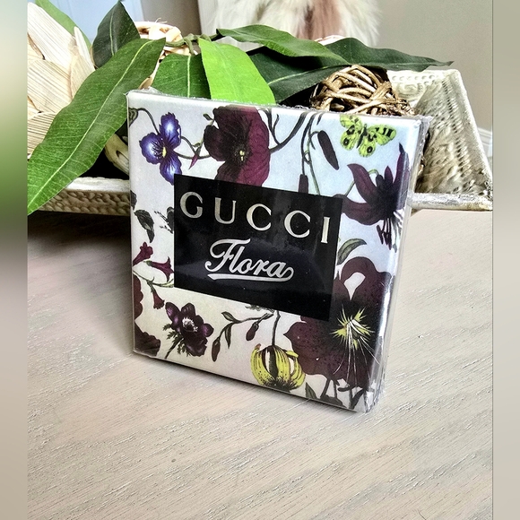 Gucci | Accessories | Gucci Flora Gold Compact Mirror Nib | Poshmark